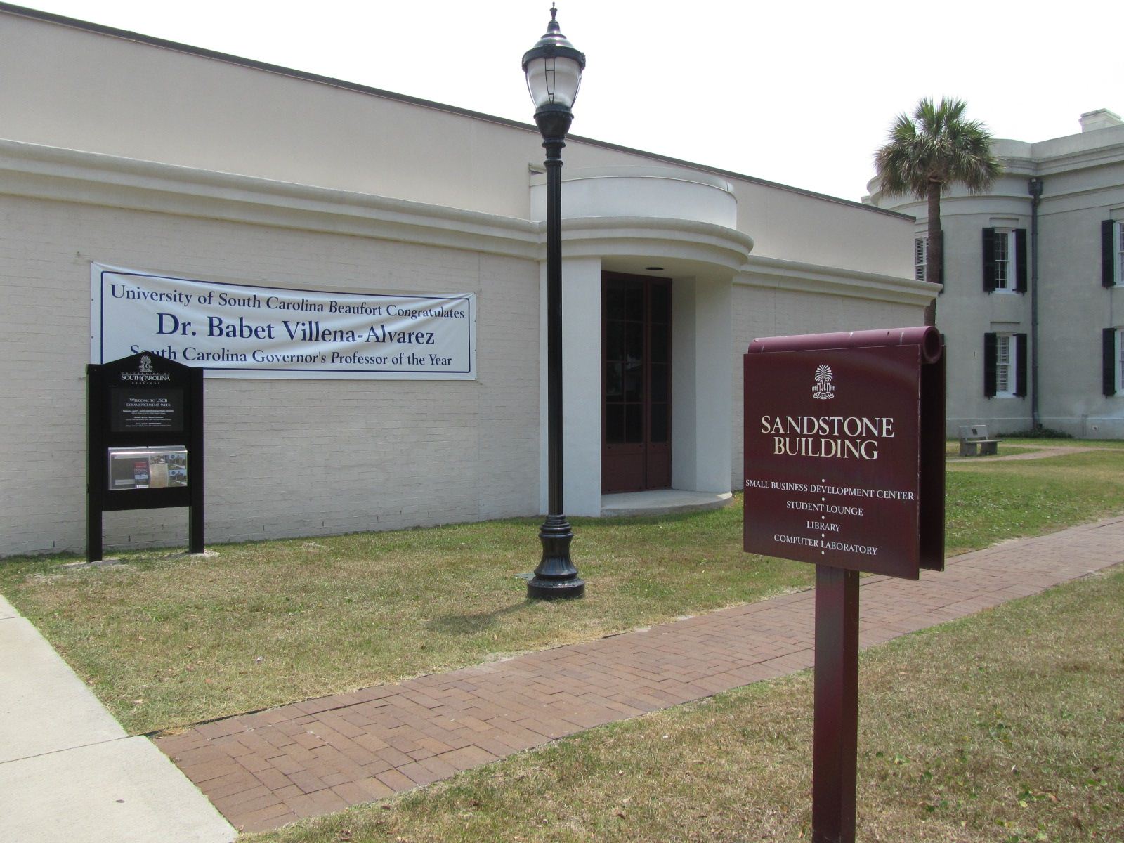 Locations Hub - USC Beaufort - Sandstone Building EXTERIORS & HALLWAYS ...