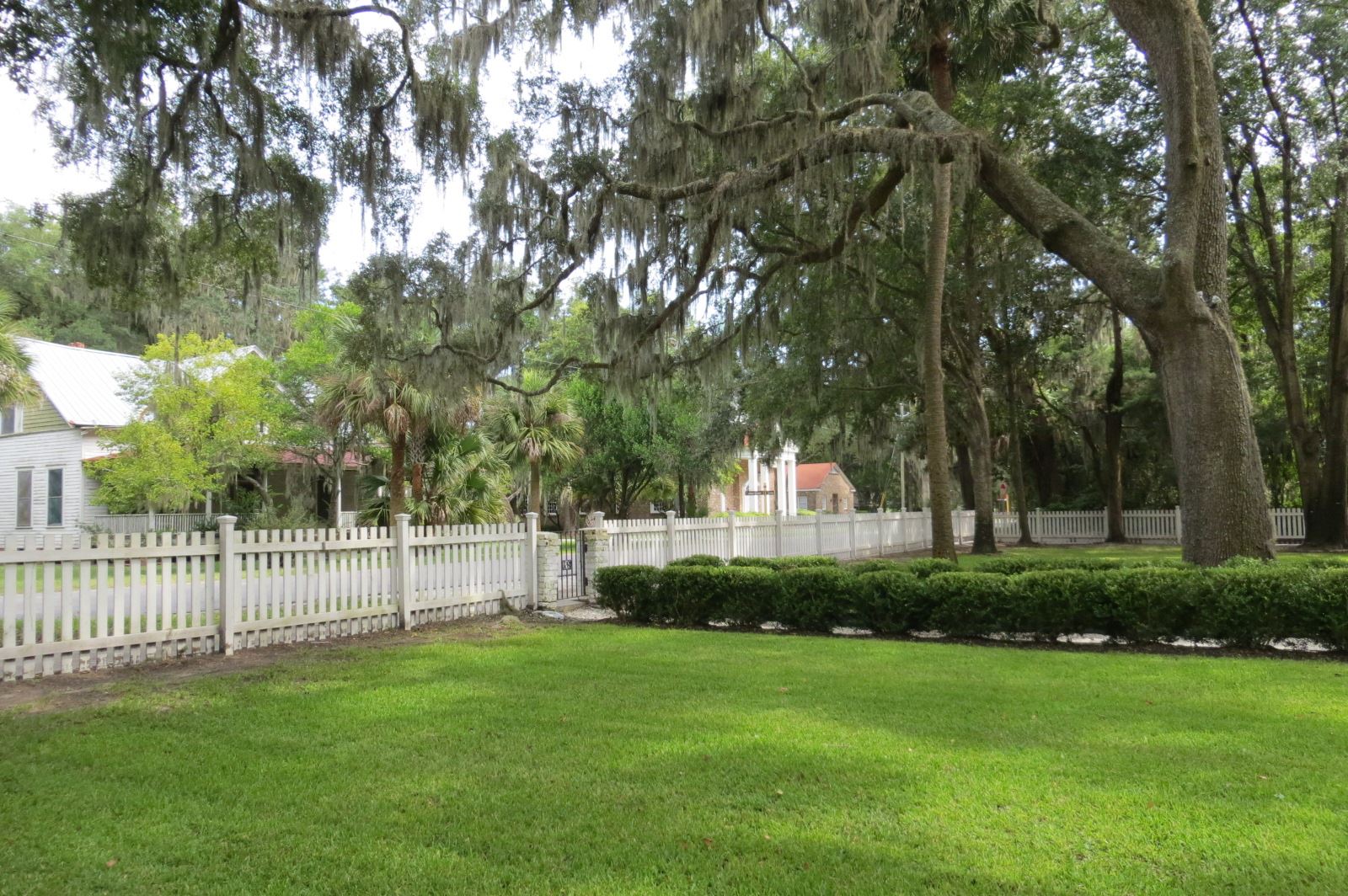 Locations Hub - Seven Oaks Historic Home