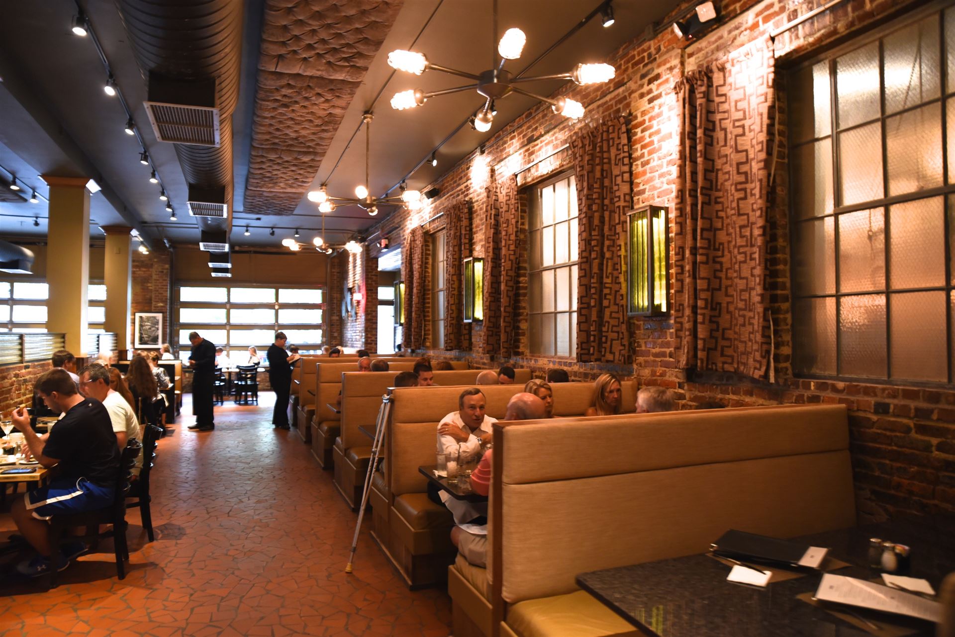 Locations Hub - Cola's Restaurant