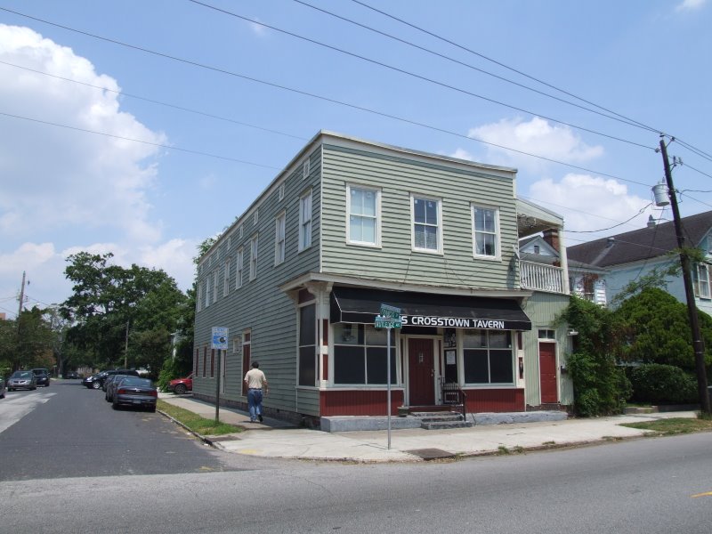 Locations Hub - Moe's Crosstown Tavern