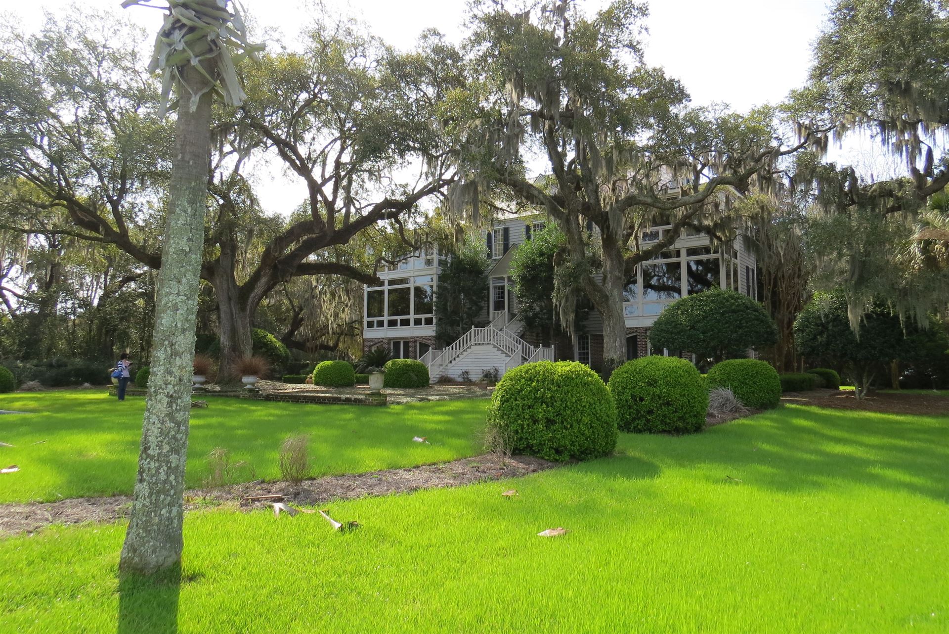 Locations Hub - Vanderhorst Mansion Exteriors - April 2014 Look